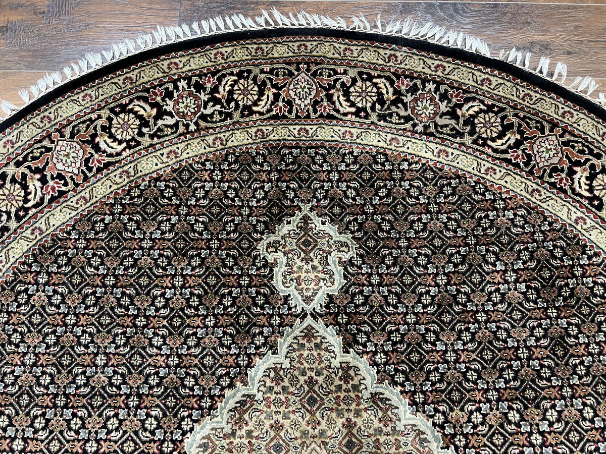 Round Oriental Rug 6.8 x 6.8 ft, Black and Beige Hand-Knotted Wool Ind ...